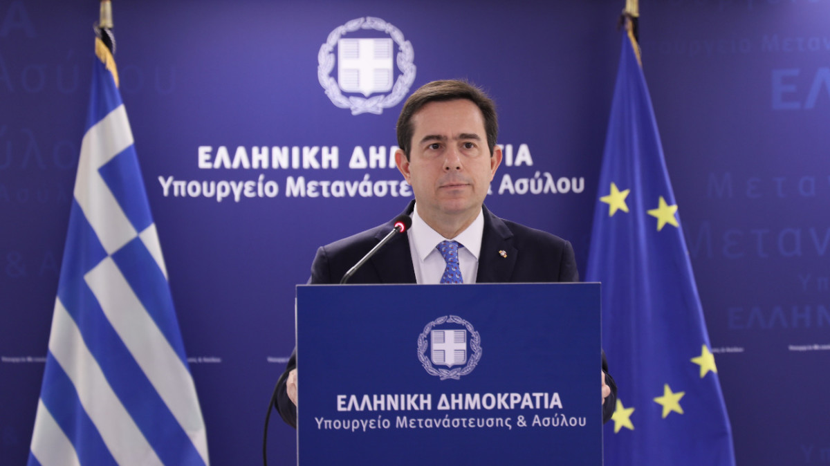 Μηταράκης: «Συνταγματικό δικαίωμα της Ελλάδας να προστατεύει τα σύνορά ...