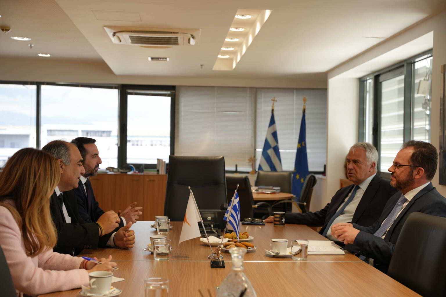 Συνάντηση του Υπουργού Μετανάστευσης και Ασύλου κ. Μάκη Βορίδη με τον ...